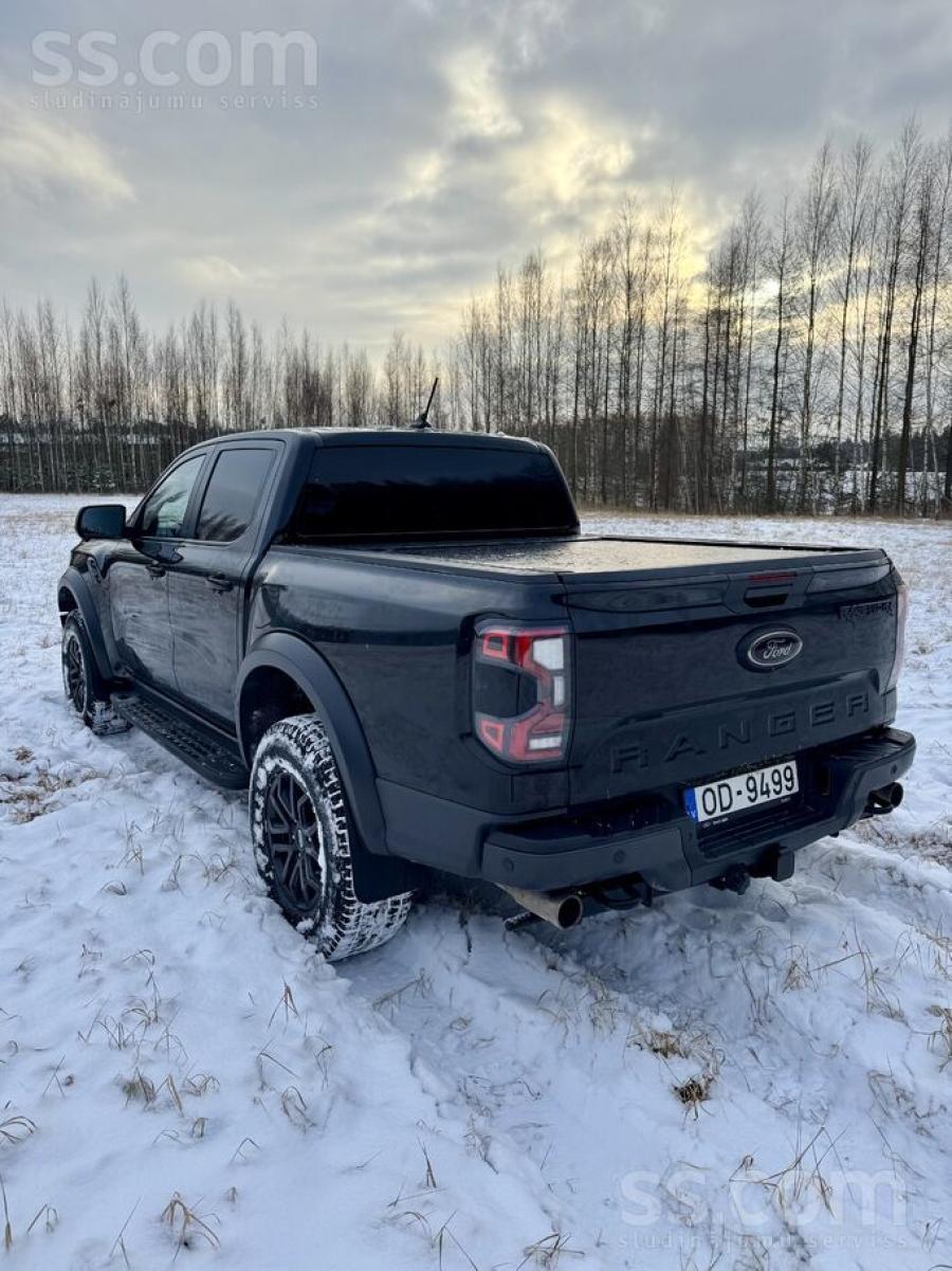 Black Ford Raptor 2023 in Cesis, with an engine capacity of 3.00 L and mileage of 122 thousand km for 48100 €, photo 5 on AUTOMOTO.COM.LV