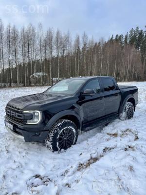 Black Ford Raptor 2023 in Cesis, with an engine capacity of 3.00 L and mileage of 122 thousand km for 48100 €, photo 6 on AUTOMOTO.COM.LV