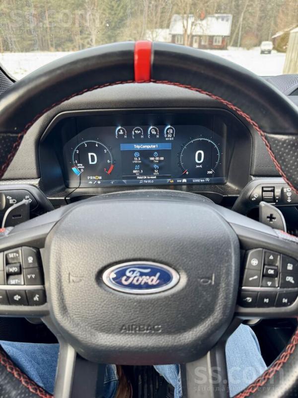 Black Ford Raptor 2023 in Cesis, with an engine capacity of 3.00 L and mileage of 122 thousand km for 48100 €, photo 10 on AUTOMOTO.COM.LV