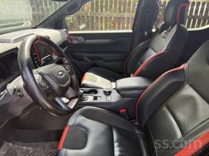 Black Ford Raptor 2023 in Riga, with an engine capacity of 2.00 L and mileage of 92 thousand km for 40000 €, photo 3 on AUTOMOTO.COM.LV