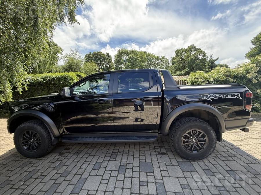 Black Ford Raptor 2023 in Riga, with an engine capacity of 2.00 L and mileage of 92 thousand km for 40000 €, photo 5 on AUTOMOTO.COM.LV