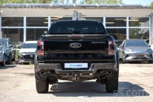 Black Ford Raptor 2023 in Riga, with an engine capacity of 3.00 L and mileage of 103 thousand km for 45990 €, photo 6 on AUTOMOTO.COM.LV