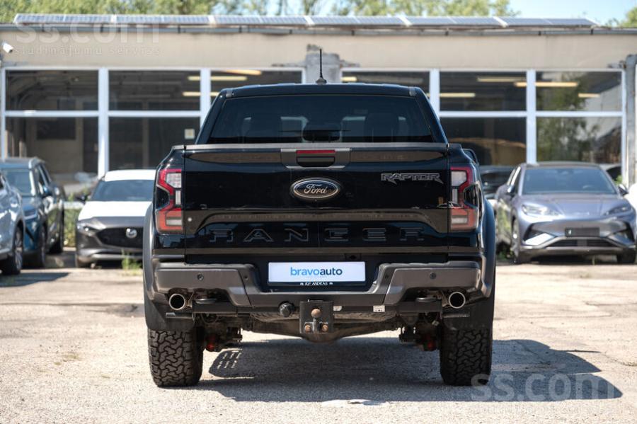 Black Ford Raptor 2023 in Riga, with an engine capacity of 3.00 L and mileage of 103 thousand km for 45990 €, photo 6 on AUTOMOTO.COM.LV