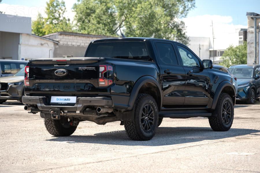 Black Ford Raptor 2023 in Riga, with an engine capacity of 3.00 L and mileage of 103 thousand km for 45990 €, photo 7 on AUTOMOTO.COM.LV