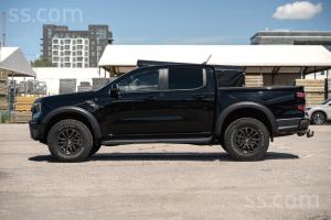 Black Ford Raptor 2023 in Riga, with an engine capacity of 3.00 L and mileage of 103 thousand km for 45990 €, photo 8 on AUTOMOTO.COM.LV