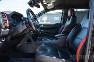 Black Ford Raptor 2023 in Riga, with an engine capacity of 3.00 L and mileage of 103 thousand km for 45990 €, photo 14 on AUTOMOTO.COM.LV