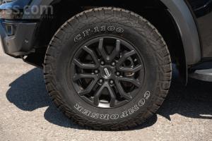 Black Ford Raptor 2023 in Riga, with an engine capacity of 3.00 L and mileage of 103 thousand km for 45990 €, photo 31 on AUTOMOTO.COM.LV