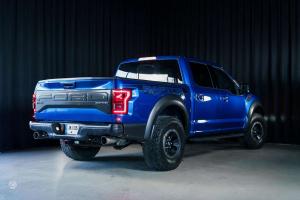 Blue Ford Raptor 2018 in Vilnius, with an engine capacity of 3.50 L and mileage of 48 thousand km for 53500 €, photo 4 on AUTOMOTO.COM.LV