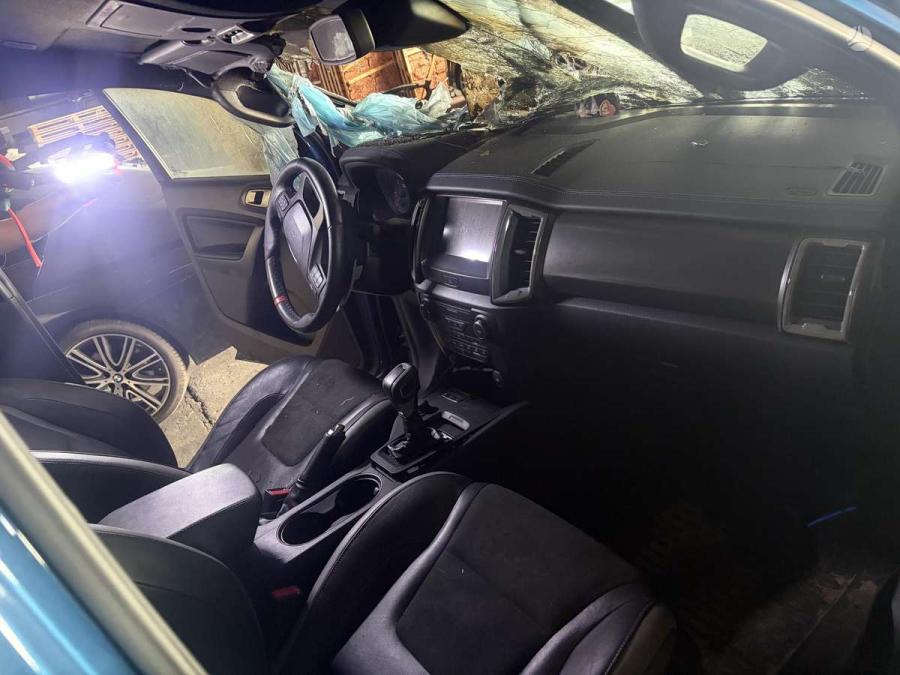 Blue Ford Raptor 2019 in Kaunas, with an engine capacity of 0.00 L and mileage of 52 thousand km for 7500 €, photo 16 on AUTOMOTO.COM.LV