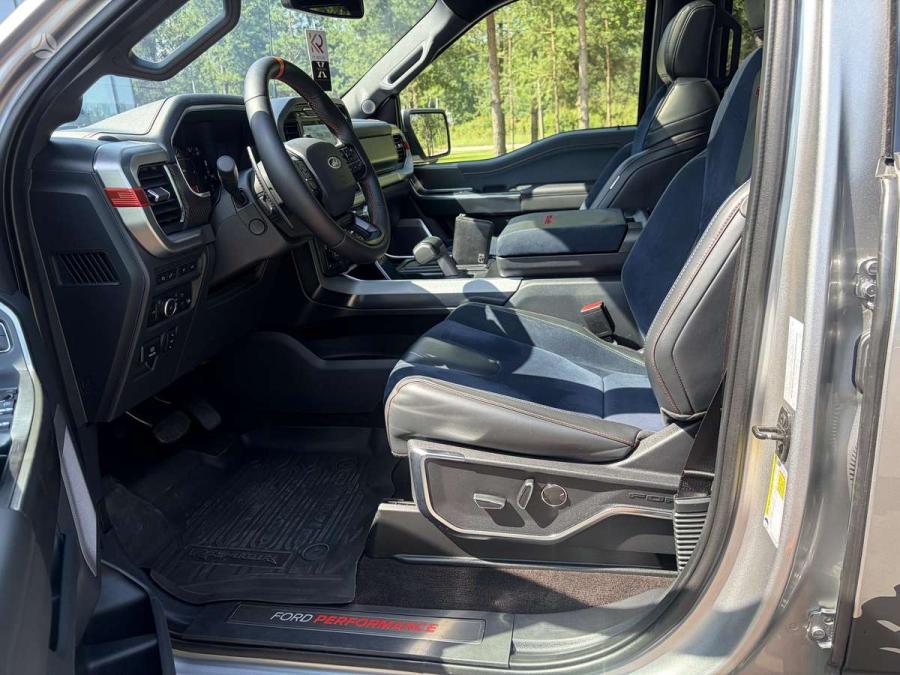 Grey Ford Raptor 2022 in Kaunas, with an engine capacity of 3.50 L and mileage of 66 thousand km for 66666 €, photo 15 on AUTOMOTO.COM.LV