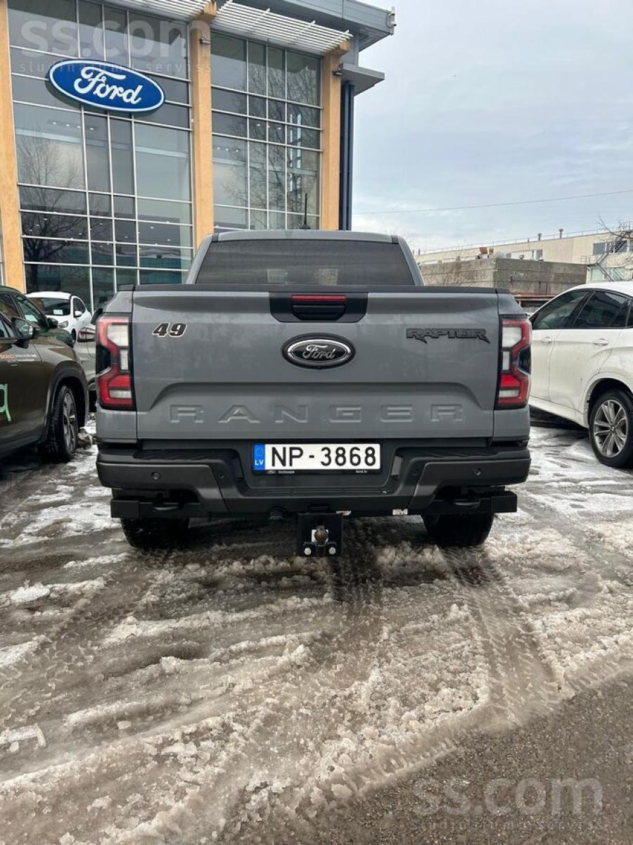 Grey Ford Raptor 2023 in Riga, with an engine capacity of 2.00 L and mileage of 20 thousand km for 52250 €, photo 4 on AUTOMOTO.COM.LV