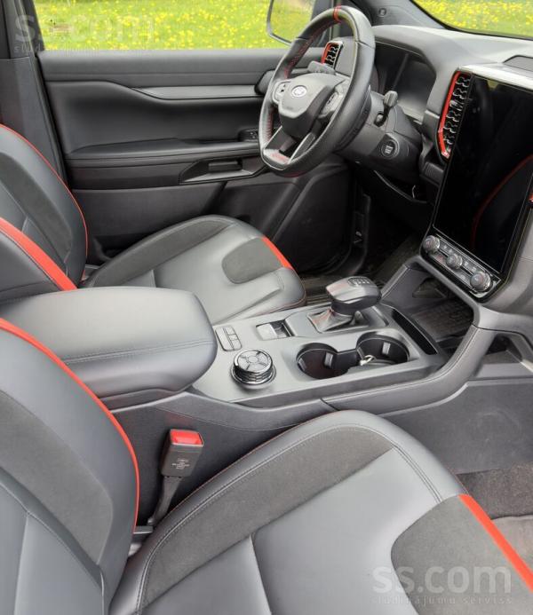 Grey Ford Raptor 2025 in Valmiera, with an engine capacity of 3.00 L and mileage of 36 thousand km for 56000 €, photo 4 on AUTOMOTO.COM.LV