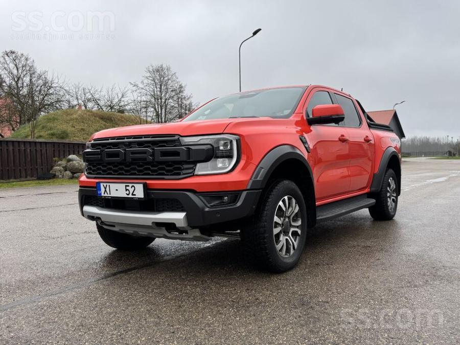Oranžs Ford Raptor 2023 Balvi, ar dzinēja tilpumu 3.00 L un nobraukumu 156 tūkst. km par 47000 €, foto 1 vietnē AUTOMOTO.COM.LV