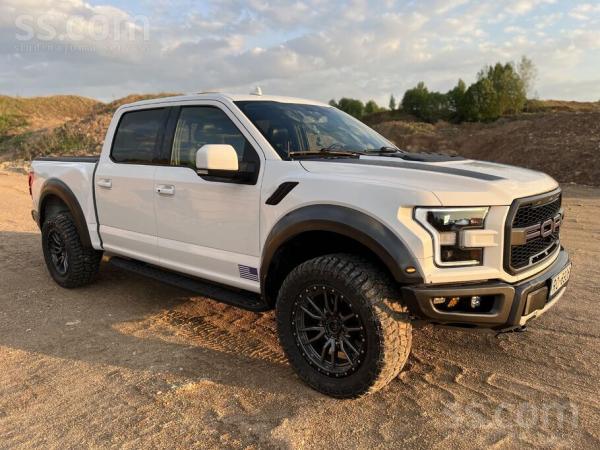 White Ford Raptor 2019 in Daugavpils, with an engine capacity of 3.50 L and mileage of 102 thousand km for 56900 €, photo 1 on AUTOMOTO.COM.LV