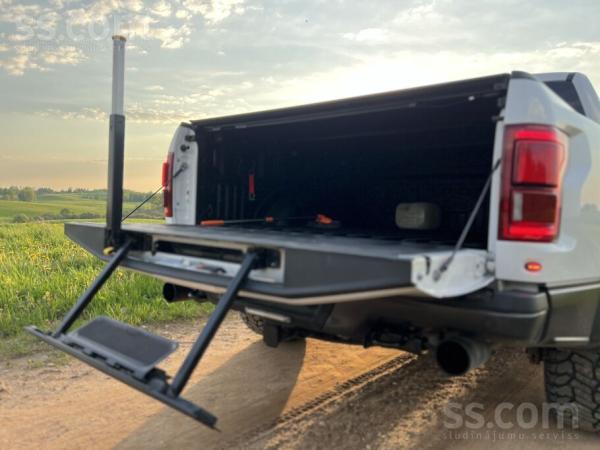 White Ford Raptor 2019 in Daugavpils, with an engine capacity of 3.50 L and mileage of 102 thousand km for 56900 €, photo 5 on AUTOMOTO.COM.LV