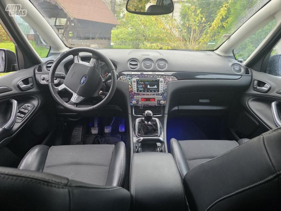Black Ford S-Max 2009 in Birstonas, with an engine capacity of 2.20 L and mileage of 265 thousand km for 3300 €, photo 9 on AUTOMOTO.COM.LV