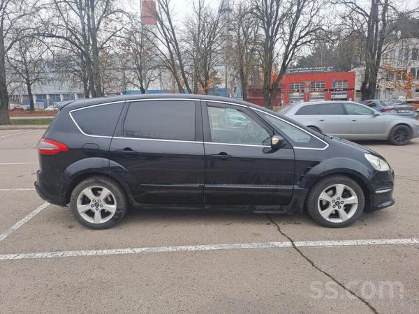 Black Ford S-Max 2011 in Riga, with an engine capacity of 2.00 L and mileage of 298 thousand km for 5950 €, photo 3 on AUTOMOTO.COM.LV