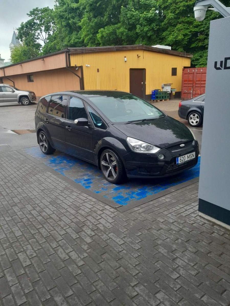 Melns Ford S-Max 2007 Mustvē, ar dzinēja tilpumu 2.00 L un nobraukumu 258 tūkst. km par 3500 €, foto 16 vietnē AUTOMOTO.COM.LV