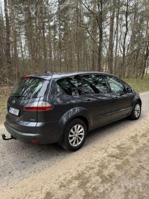 Black Ford S-Max 2006 in Riga, with an engine capacity of 1.80 L and mileage of 289 thousand km for 1750 €, photo 4 on AUTOMOTO.COM.LV