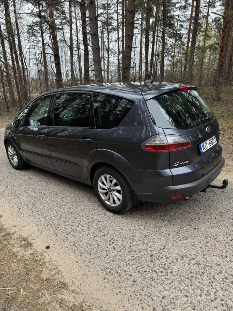 Black Ford S-Max 2006 in Riga, with an engine capacity of 1.80 L and mileage of 289 thousand km for 1750 €, photo 5 on AUTOMOTO.COM.LV
