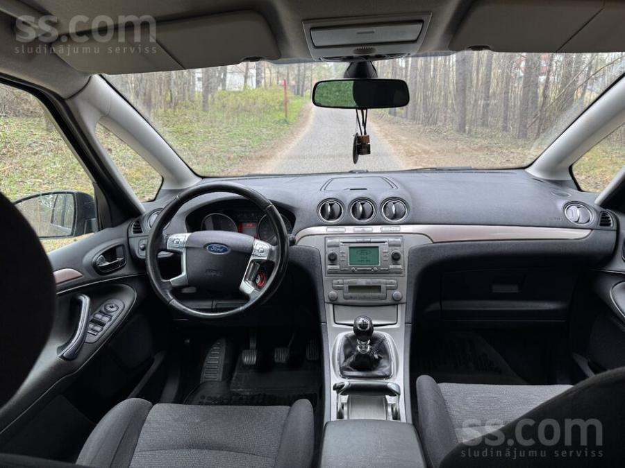 Black Ford S-Max 2006 in Riga, with an engine capacity of 1.80 L and mileage of 289 thousand km for 1750 €, photo 6 on AUTOMOTO.COM.LV