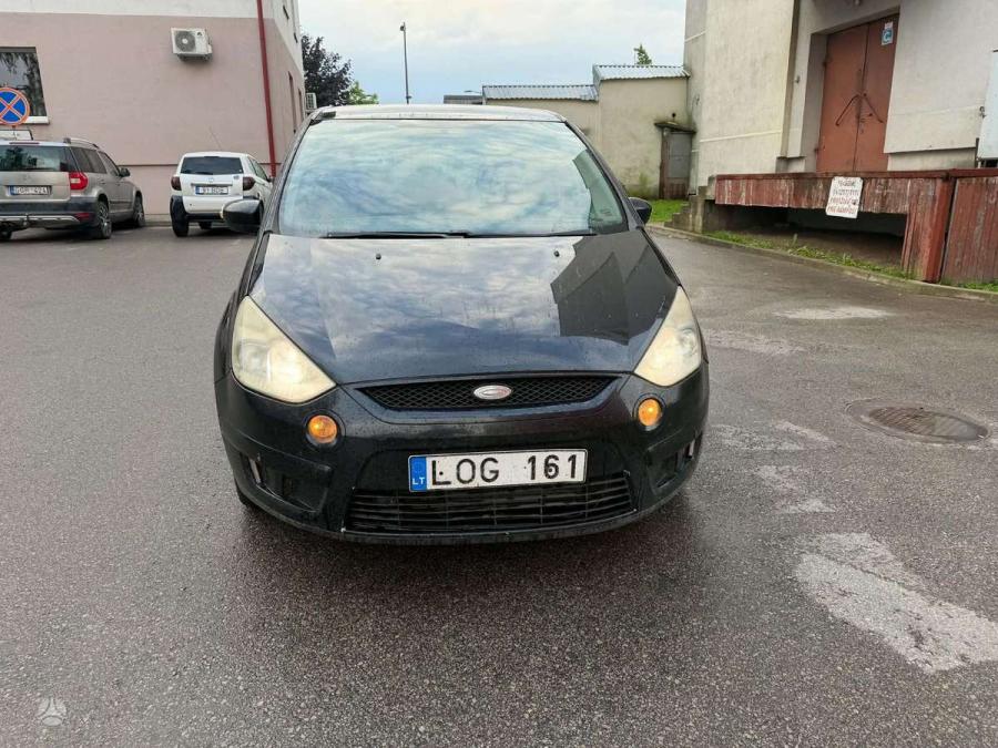 Black Ford S-Max 2006 in Mazeikiai, with an engine capacity of 1.75 L and mileage of 460 thousand km for 900 €, photo 4 on AUTOMOTO.COM.LV