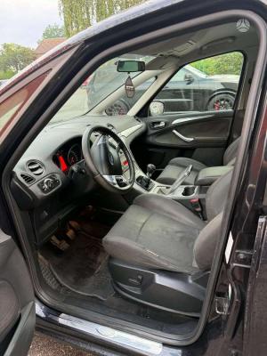 Black Ford S-Max 2006 in Mazeikiai, with an engine capacity of 1.75 L and mileage of 460 thousand km for 900 €, photo 6 on AUTOMOTO.COM.LV