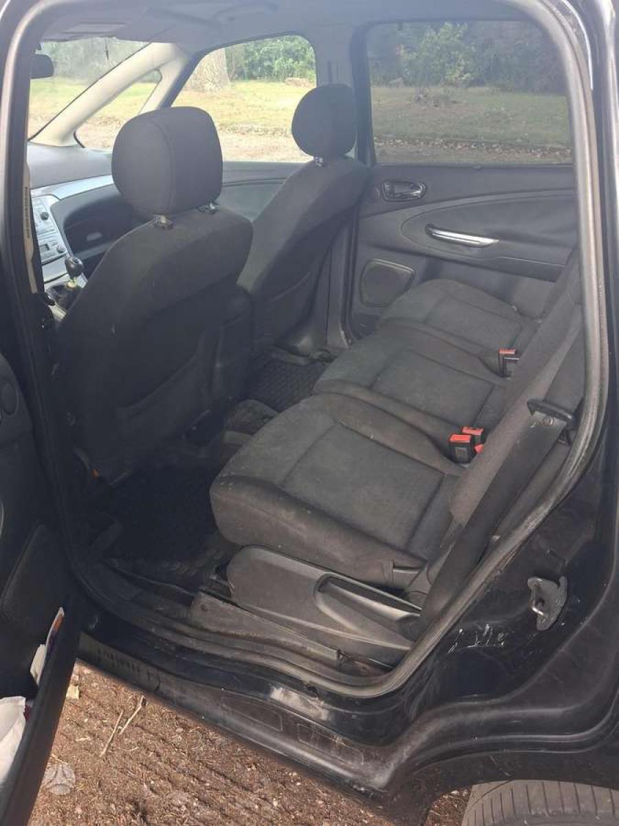 Black Ford S-Max 2006 in Vilkaviskis, with an engine capacity of 2.00 L and mileage of 332 thousand km for 2300 €, photo 6 on AUTOMOTO.COM.LV