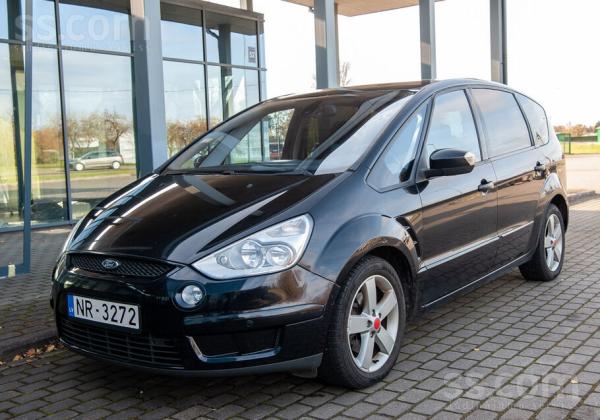 Black Ford S-Max 2007 in Cesis, with an engine capacity of 1.80 L and mileage of 248 thousand km for 2550 €, photo 2 on AUTOMOTO.COM.LV