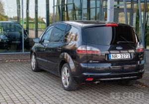 Black Ford S-Max 2007 in Cesis, with an engine capacity of 1.80 L and mileage of 248 thousand km for 2550 €, photo 4 on AUTOMOTO.COM.LV