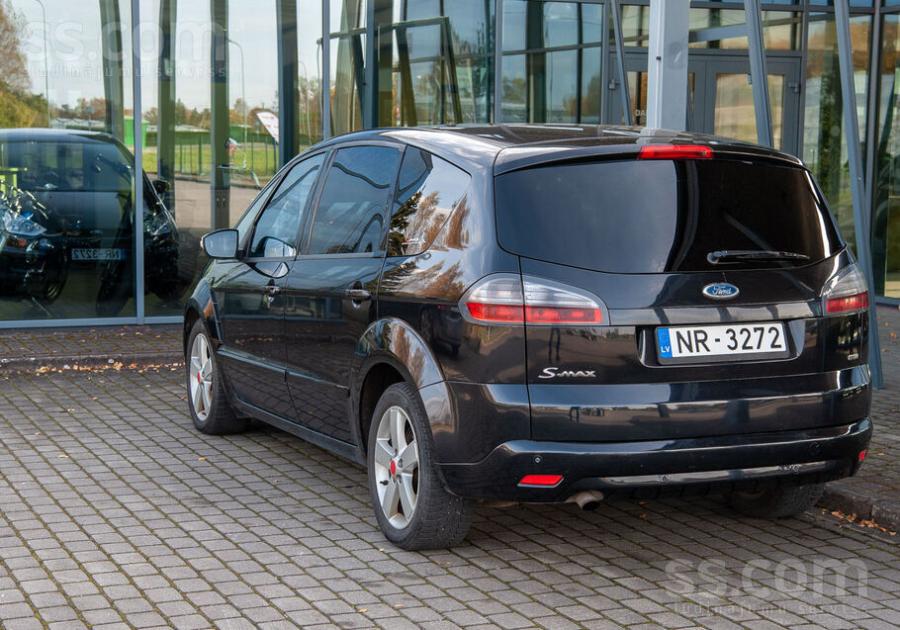 Black Ford S-Max 2007 in Cesis, with an engine capacity of 1.80 L and mileage of 248 thousand km for 2550 €, photo 4 on AUTOMOTO.COM.LV
