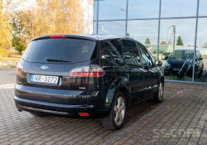 Black Ford S-Max 2007 in Cesis, with an engine capacity of 1.80 L and mileage of 248 thousand km for 2550 €, photo 6 on AUTOMOTO.COM.LV