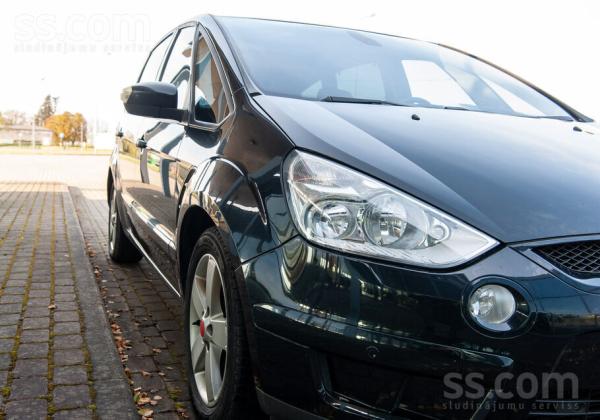 Black Ford S-Max 2007 in Cesis, with an engine capacity of 1.80 L and mileage of 248 thousand km for 2550 €, photo 9 on AUTOMOTO.COM.LV