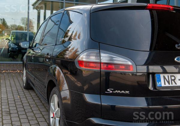 Black Ford S-Max 2007 in Cesis, with an engine capacity of 1.80 L and mileage of 248 thousand km for 2550 €, photo 10 on AUTOMOTO.COM.LV