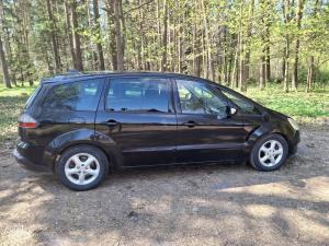 Black Ford S-Max 2007 in Utena, with an engine capacity of 2.00 L and mileage of 270 thousand km for 1950 €, photo 6 on AUTOMOTO.COM.LV