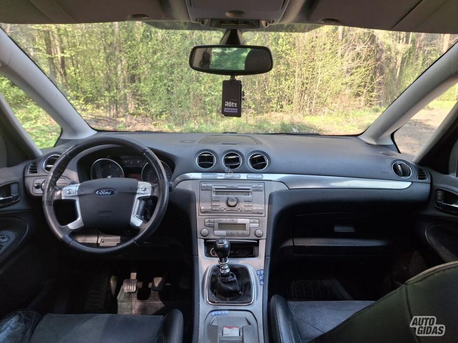 Black Ford S-Max 2007 in Utena, with an engine capacity of 2.00 L and mileage of 270 thousand km for 1950 €, photo 8 on AUTOMOTO.COM.LV