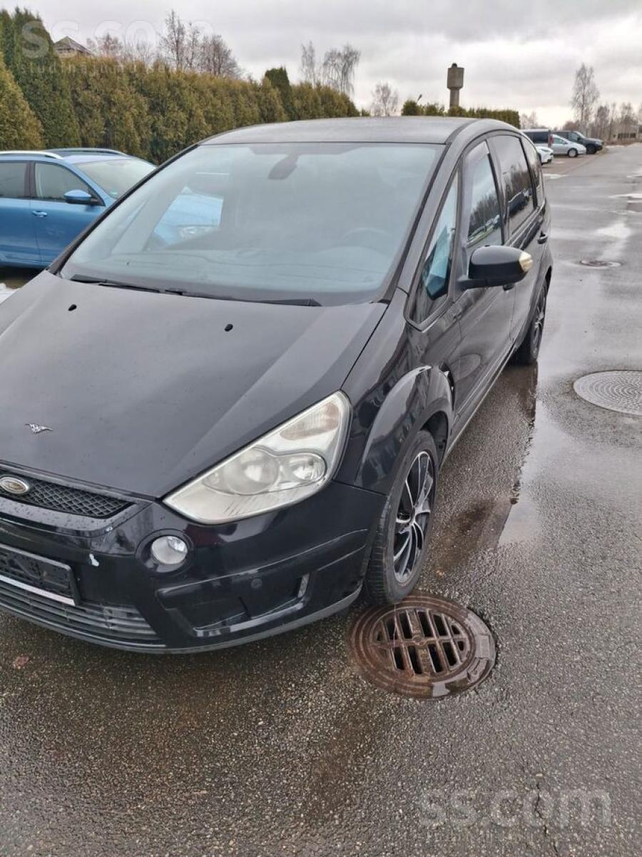 Black Ford S-Max 2007 in Valmiera, with an engine capacity of 2.30 L and mileage of 298 thousand km for 3900 €, photo 3 on AUTOMOTO.COM.LV