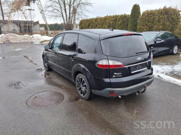 Black Ford S-Max 2007 in Valmiera, with an engine capacity of 2.30 L and mileage of 298 thousand km for 3900 €, photo 3 on AUTOMOTO.COM.LV
