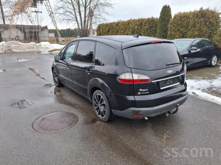 Black Ford S-Max 2007 in Valmiera, with an engine capacity of 2.30 L and mileage of 298 thousand km for 3900 €, photo 4 on AUTOMOTO.COM.LV