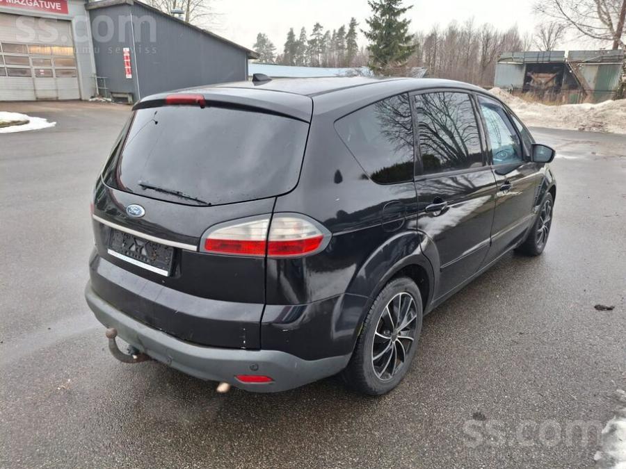 Black Ford S-Max 2007 in Valmiera, with an engine capacity of 2.30 L and mileage of 298 thousand km for 3900 €, photo 5 on AUTOMOTO.COM.LV