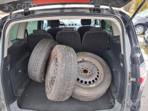 Black Ford S-Max 2007 in Valmiera, with an engine capacity of 2.30 L and mileage of 298 thousand km for 3900 €, photo 7 on AUTOMOTO.COM.LV