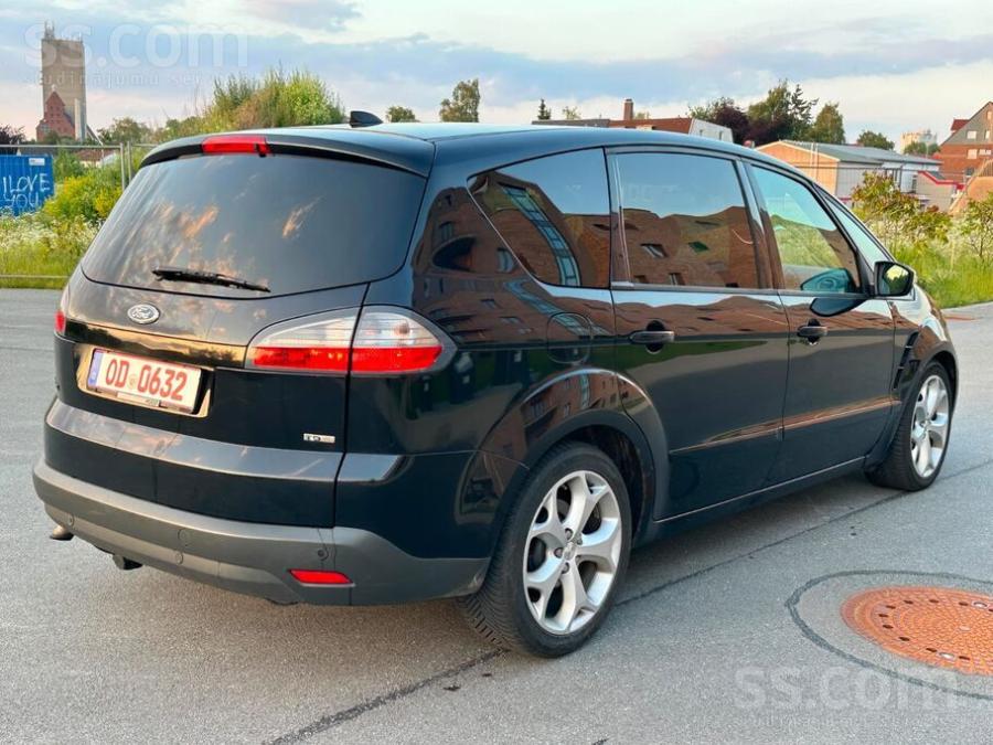 Black Ford S-Max 2007 in Ogre, with an engine capacity of 2.00 L and mileage of 371 thousand km for 3350 €, photo 5 on AUTOMOTO.COM.LV