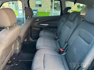 Black Ford S-Max 2007 in Ogre, with an engine capacity of 2.00 L and mileage of 371 thousand km for 3350 €, photo 9 on AUTOMOTO.COM.LV
