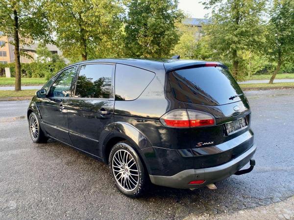 Black Ford S-Max 2007 in Siauliai, with an engine capacity of 2.00 L and mileage of 260 thousand km for 3150 €, photo 3 on AUTOMOTO.COM.LV