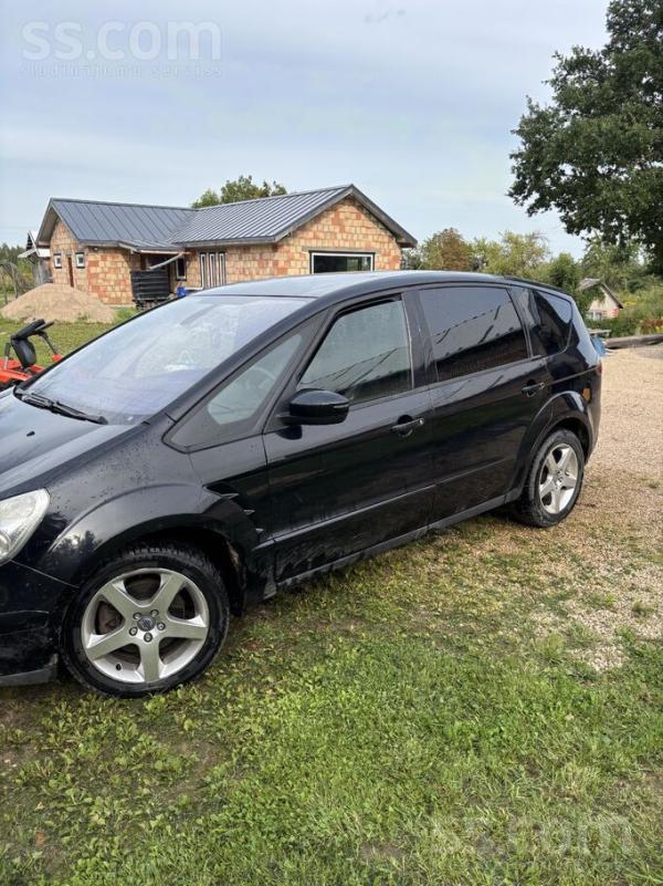 Black Ford S-Max 2007 in Madona, with an engine capacity of 2.00 L and mileage of 298 thousand km for 1450 €, photo 1 on AUTOMOTO.COM.LV