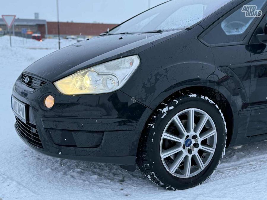 Black Ford S-Max 2008 in Silute, with an engine capacity of 2.00 L and mileage of 370 thousand km for 2499 €, photo 6 on AUTOMOTO.COM.LV