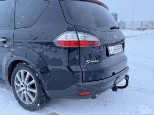 Black Ford S-Max 2008 in Silute, with an engine capacity of 2.00 L and mileage of 370 thousand km for 2499 €, photo 9 on AUTOMOTO.COM.LV
