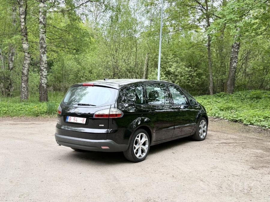 Melns Ford S-Max 2008 Rīga, ar dzinēja tilpumu 2.00 L un nobraukumu 242 tūkst. km par 3990 €, foto 5 vietnē AUTOMOTO.COM.LV