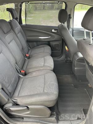 Black Ford S-Max 2008 in Riga, with an engine capacity of 2.00 L and mileage of 335 thousand km for 2000 €, photo 4 on AUTOMOTO.COM.LV