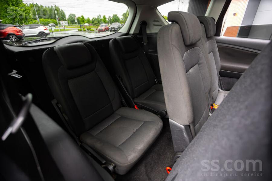 Black Ford S-Max 2008 in Jelgava, with an engine capacity of 2.20 L and mileage of 0 thousand km for 3750 €, photo 31 on AUTOMOTO.COM.LV